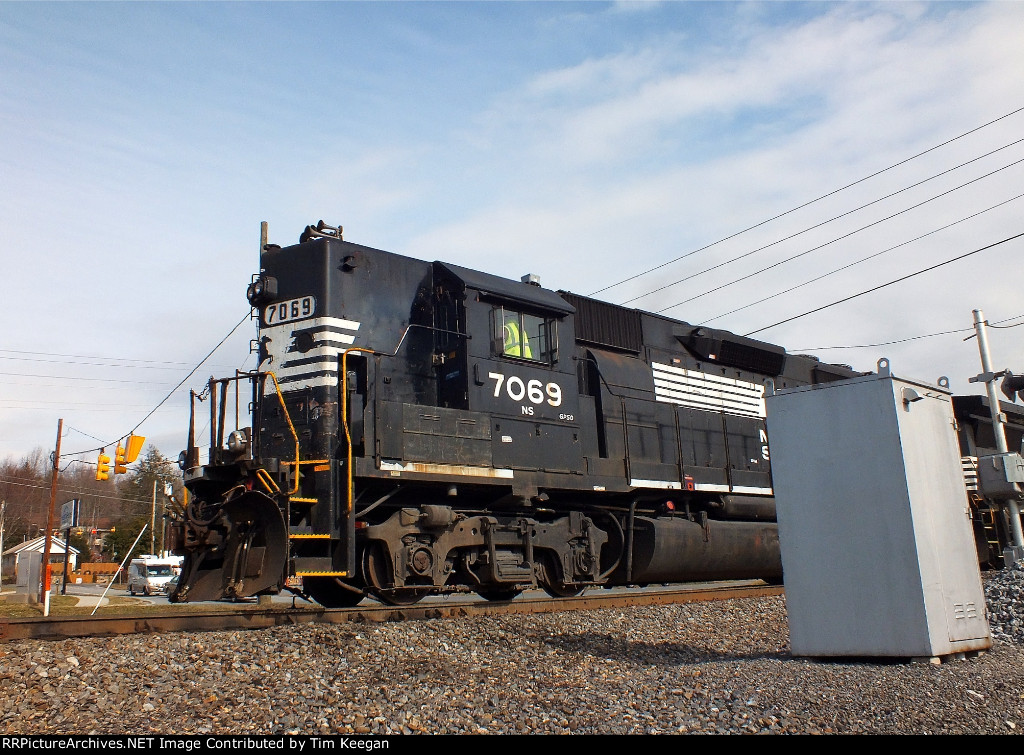 NS 7069 GP50 NS 3529 D8-32B